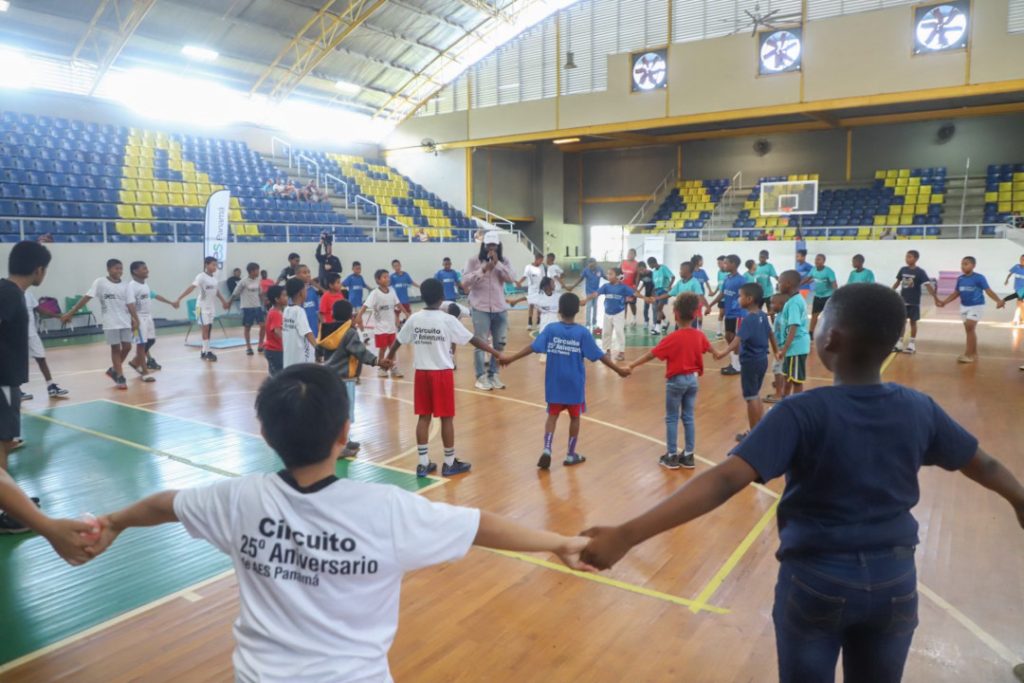 Más de 190 niños colonenses participaron del Circuito Deportivo 25 años ...